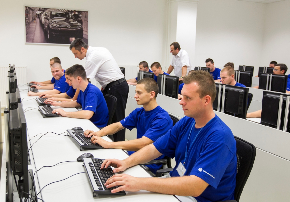 Centre of dual education Volkswagen Slovakia celebrates first graduates ...